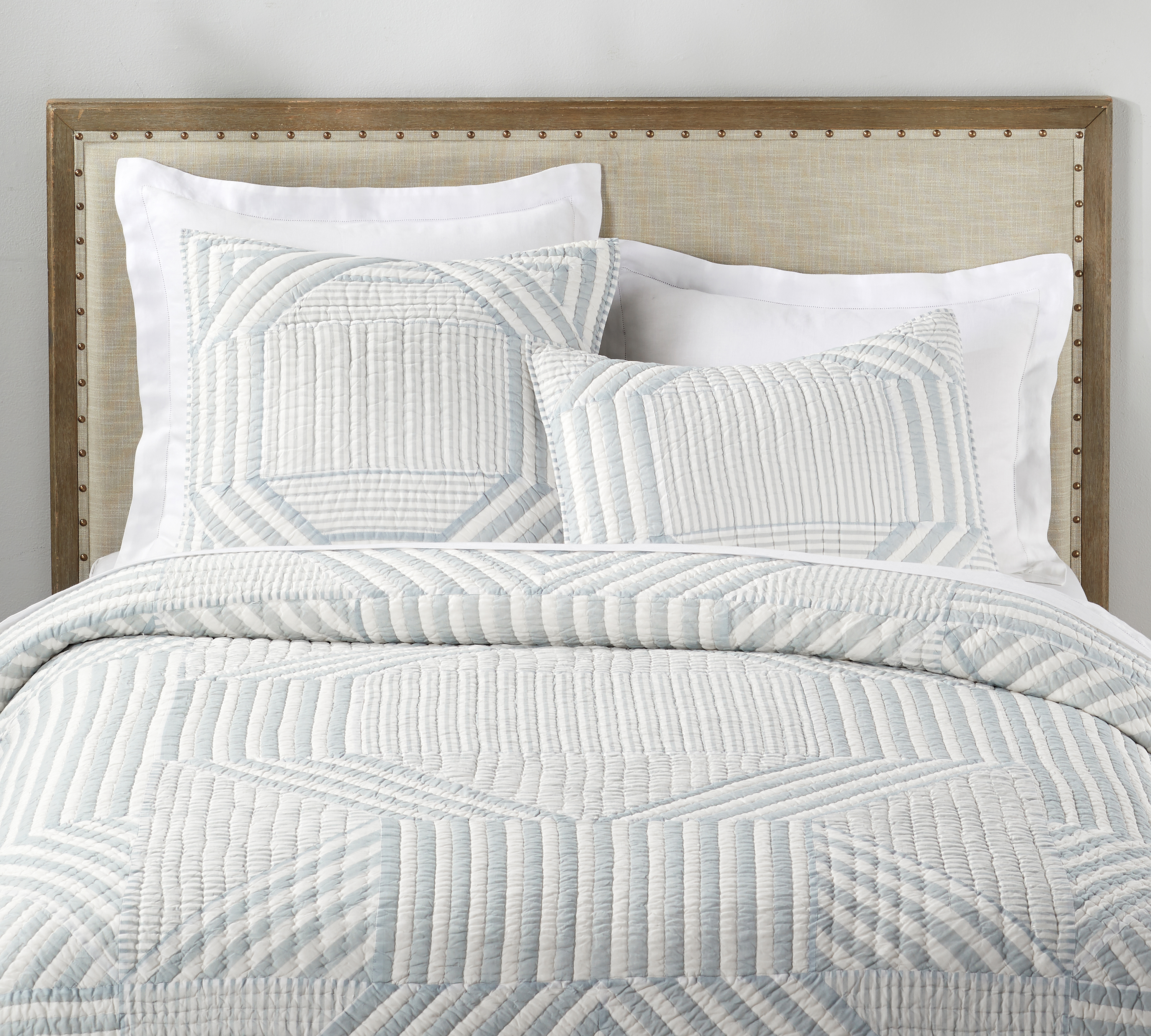 Pottery Barn’s Emily & Meritt Spring 2019 Collection Is Fresh and Relaxing