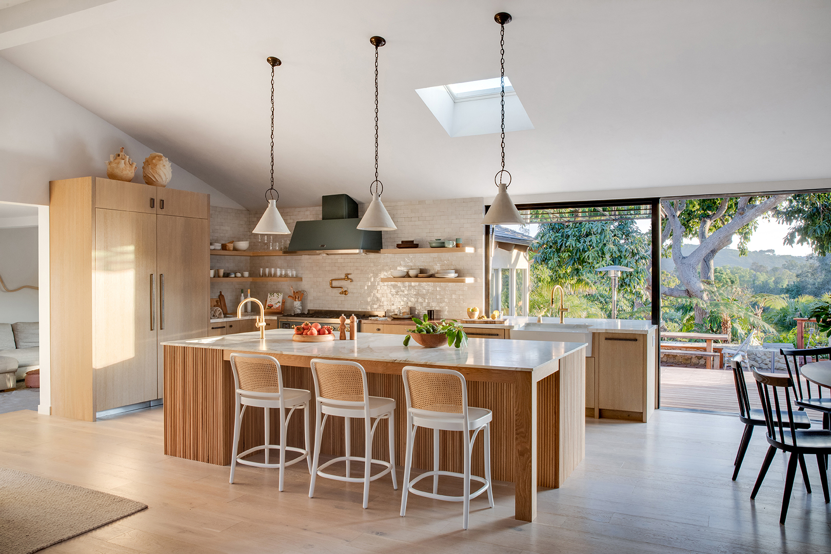 This Ever-Popular Kitchen Layout Is Back (Again) | domino