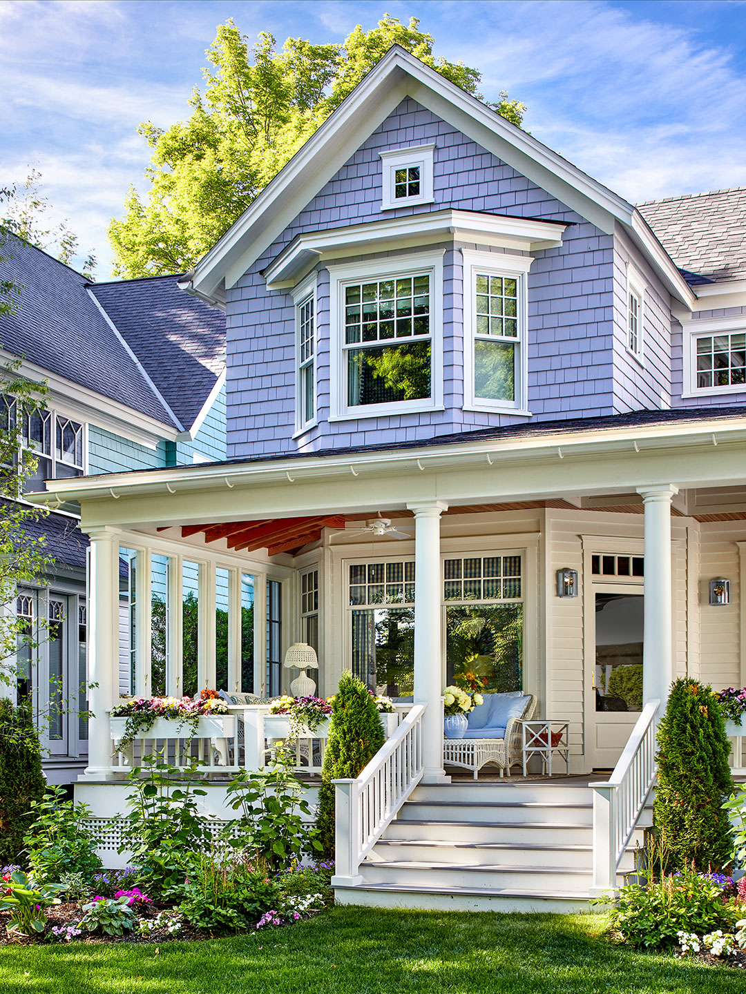 A Rogue Element in Every Room Pulls This Michigan Cottage's Many ...