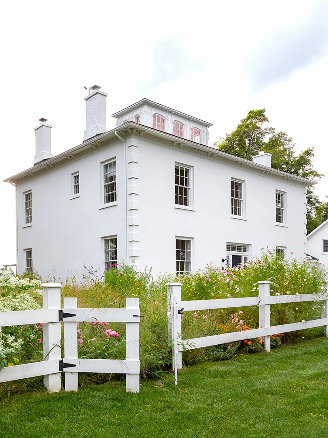 8 White Exterior House Ideas That Still Have Curb Appeal | domino
