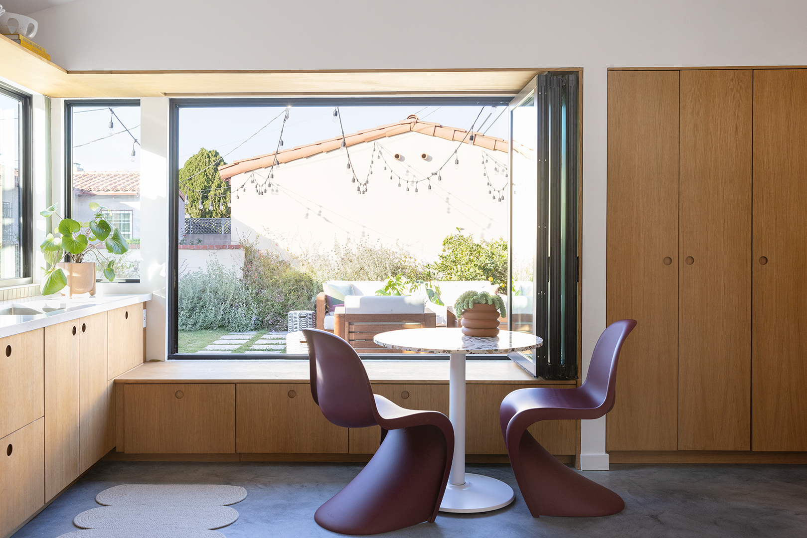 You’d Never Know This 400-Square-Foot Guest House Was a Two-Car Garage