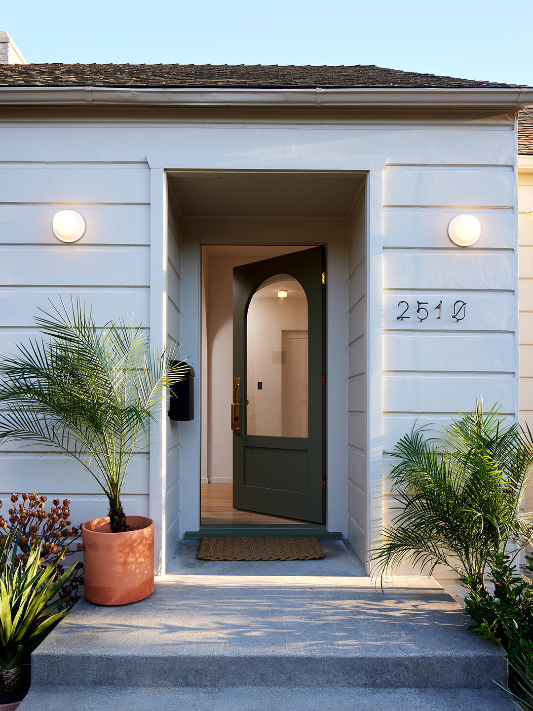 This L.A. Couple Learned to Love Their Home Despite Feeling Iffy at the ...
