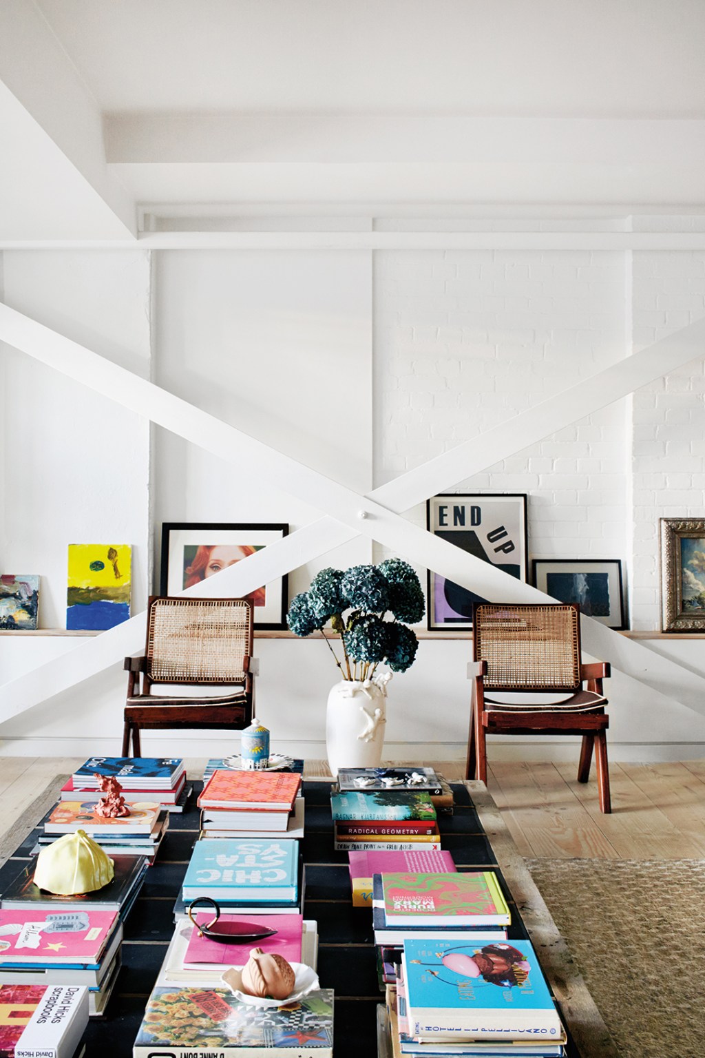 Tour Creative Alex Eagle's Art-Filled London Flat