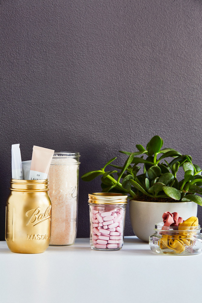 Cute Way To Set Up Beauty Vanity With Ball Mason Jars