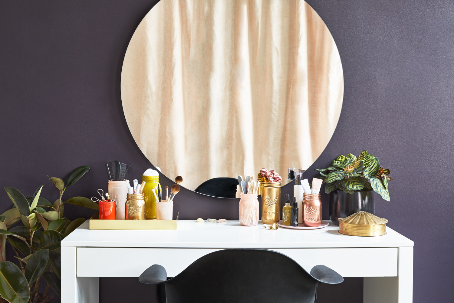 Cute Way To Set Up Beauty Vanity With Ball Mason Jars