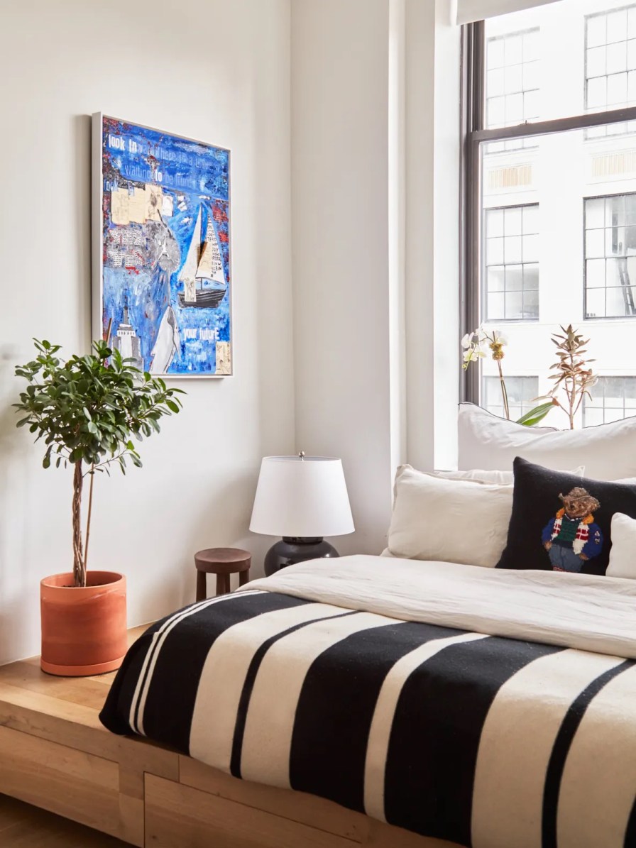 These Hacks Make It Easy to Style Your Bed on the Floor