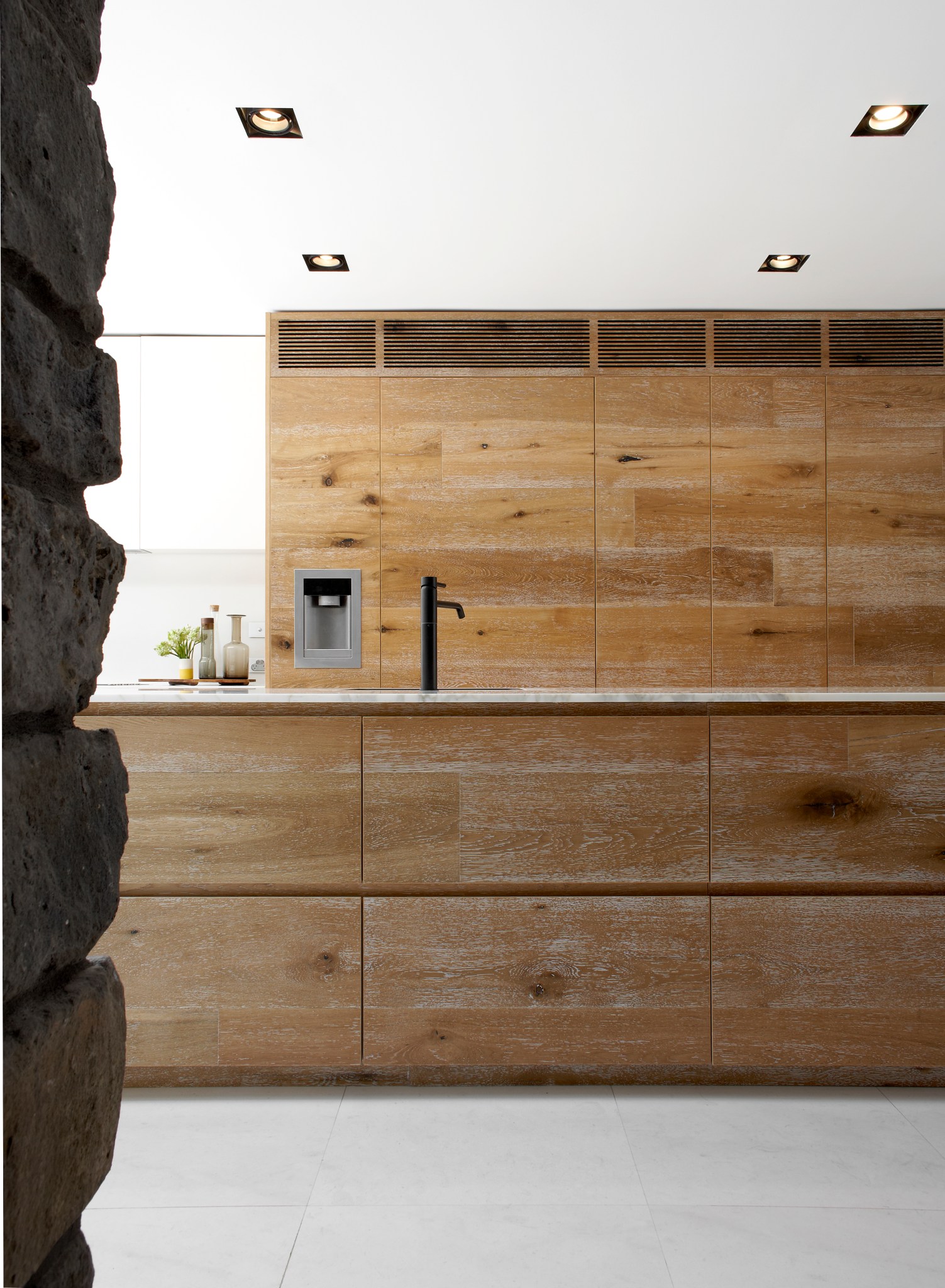 This No Hardware Trend Is the Kitchen Idea That Might Save You Money