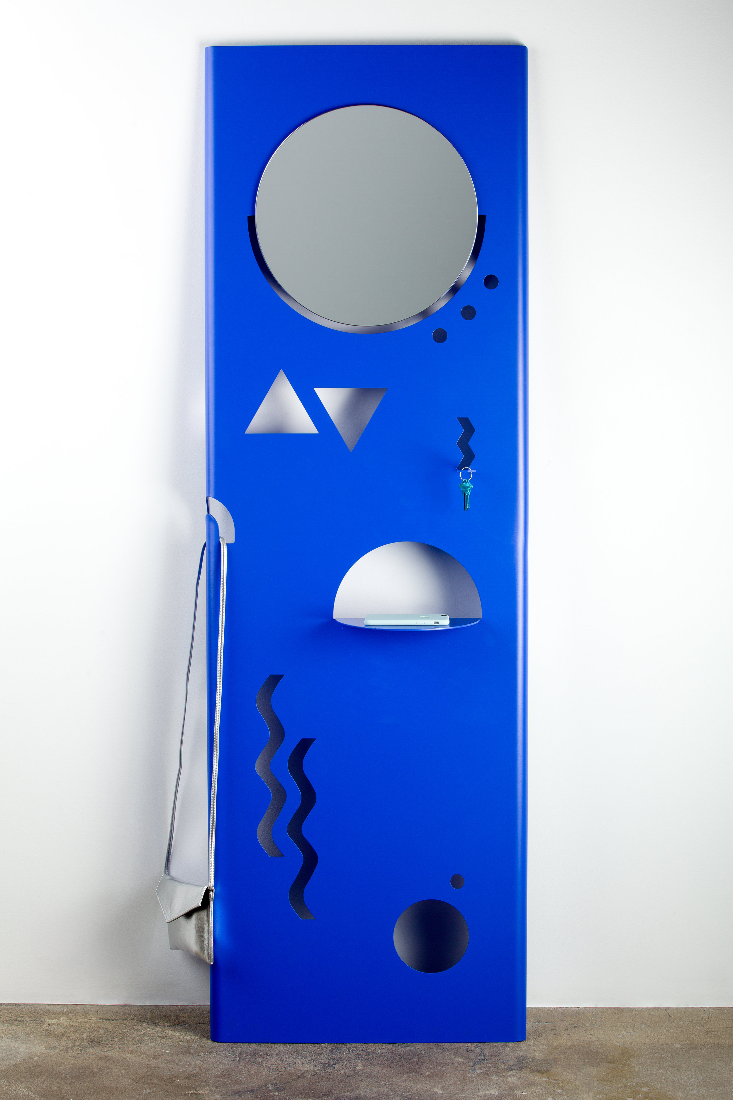 Well-Designed Mirrors That Come With Storage Space