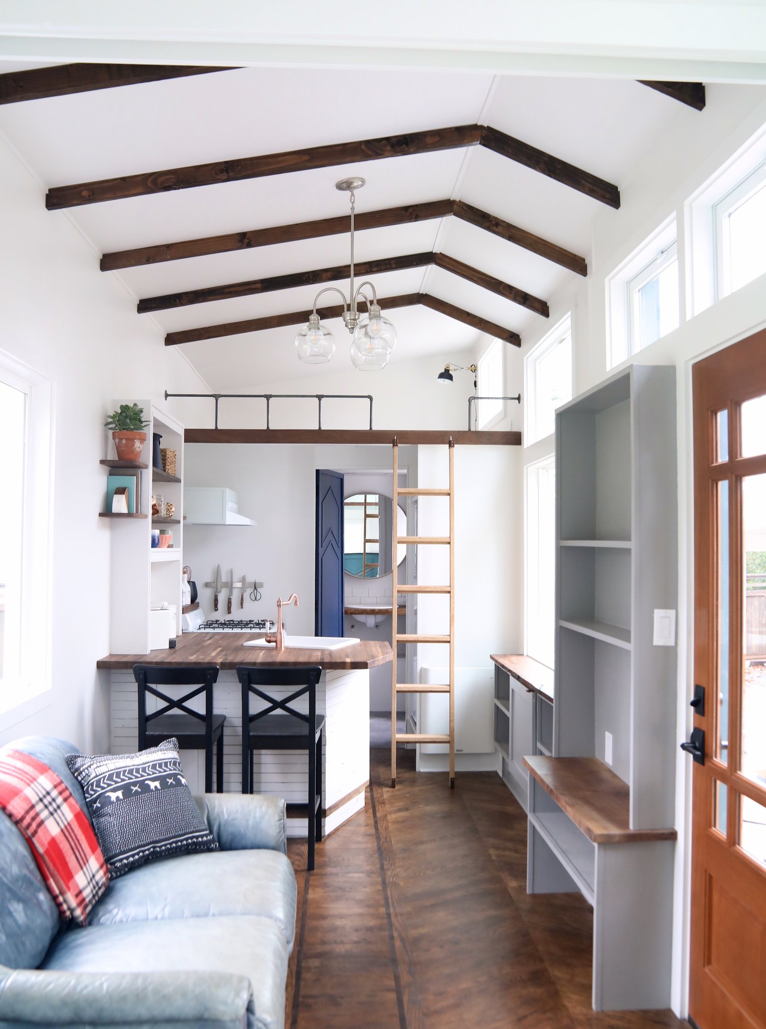This Impressive Tiny House Interior Design Will Teach You How to Make ...
