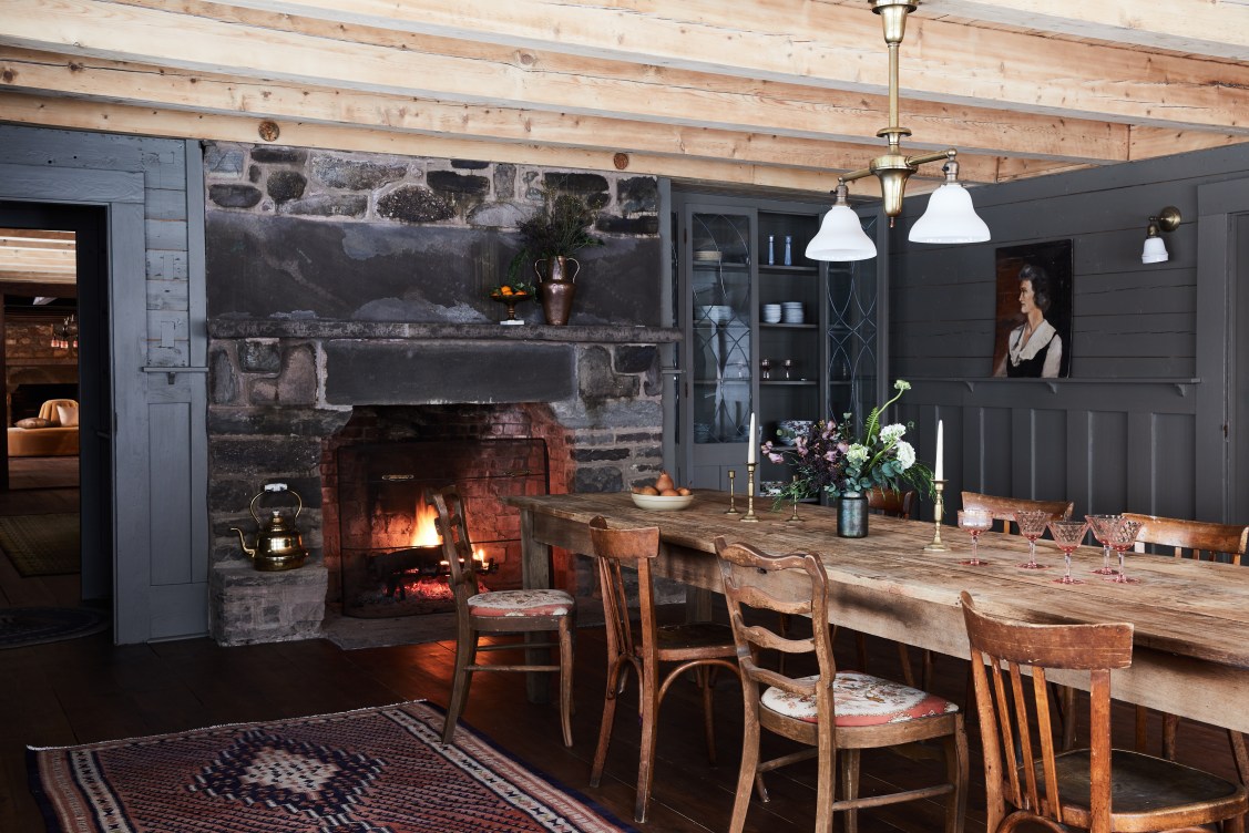 7 Rustic Winter Decor Ideas We Learned From Ski Chalets