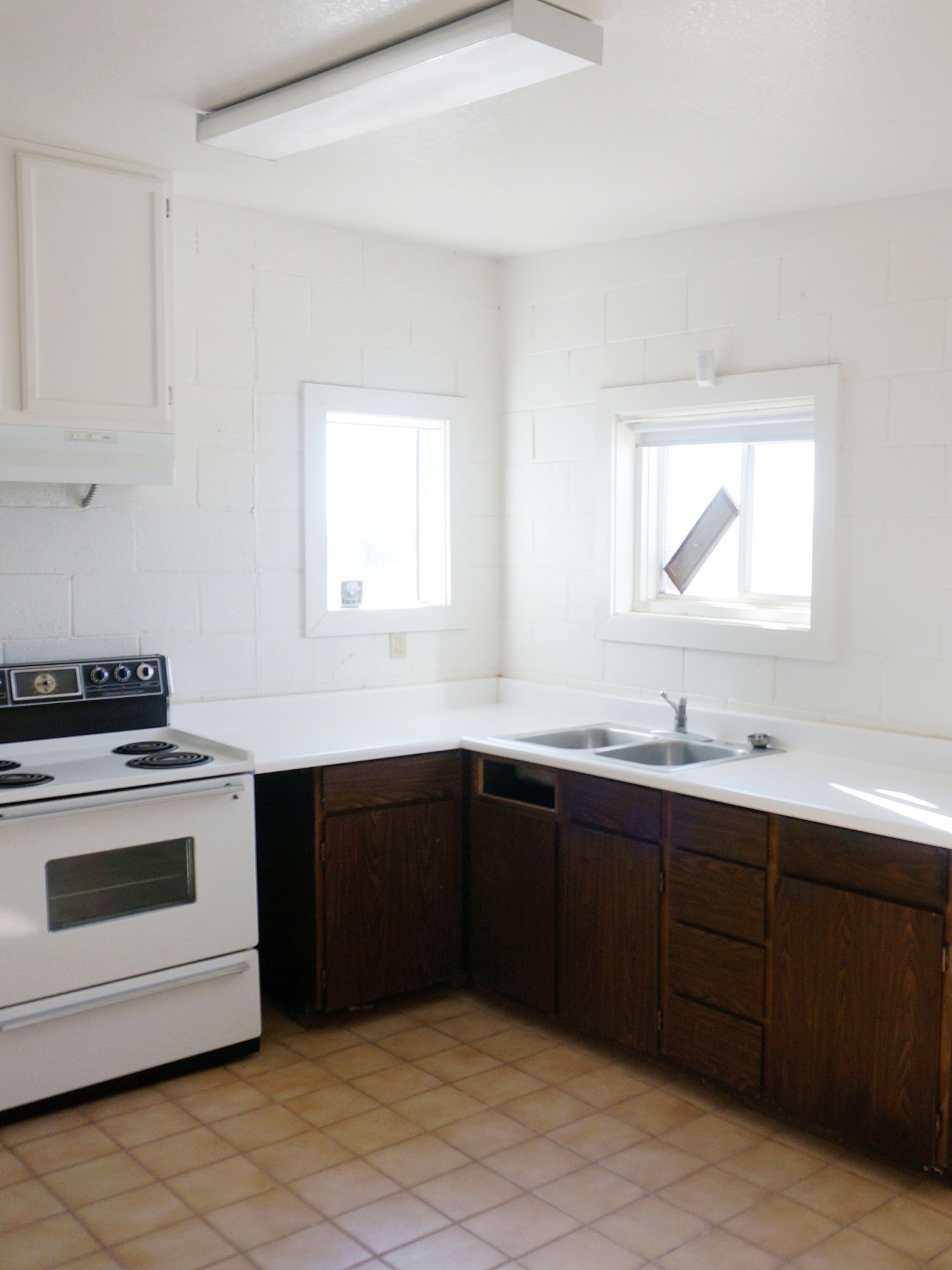 Lindsay Hollinger's Joshua Tree Kitchen Is a Desert Dream