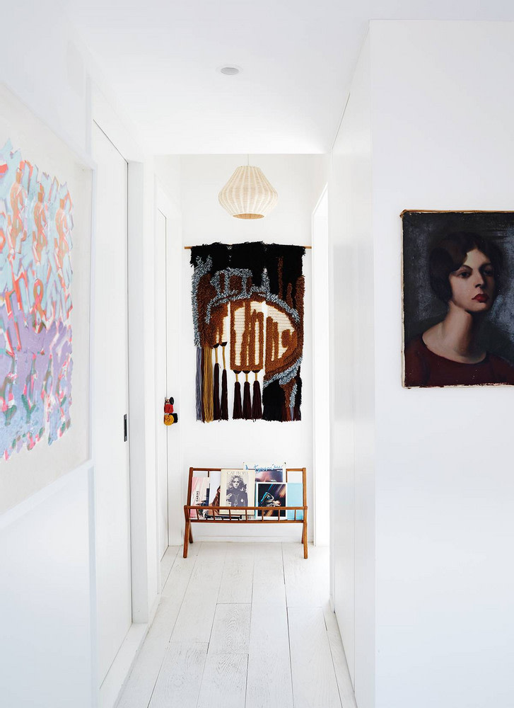 15 Stylish Floor Magazine Racks That Will Keep Your Space Tidy