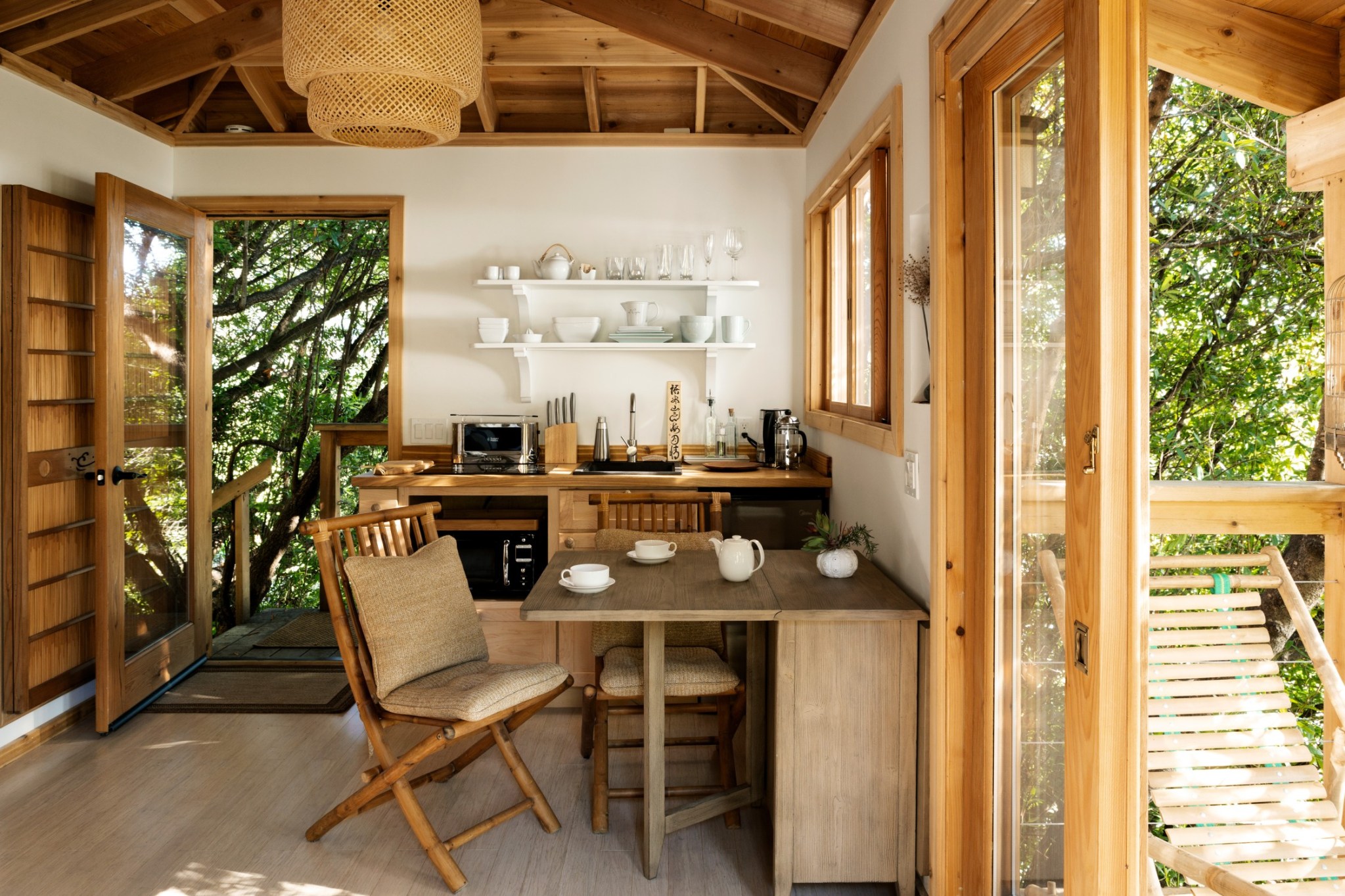 How To Be Airbnb Host - Set Up Guide, Renters Checklist