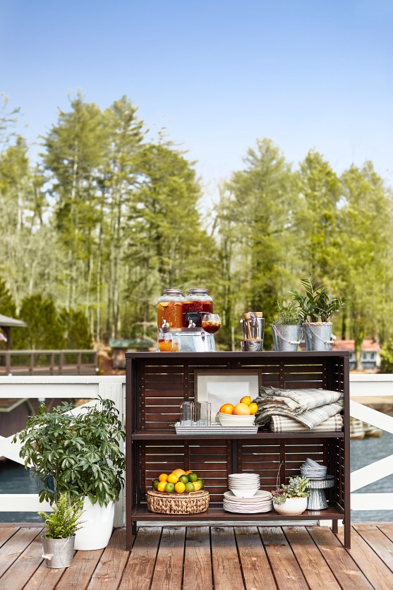 9 Essentials For Throwing the Best Outdoor Party
