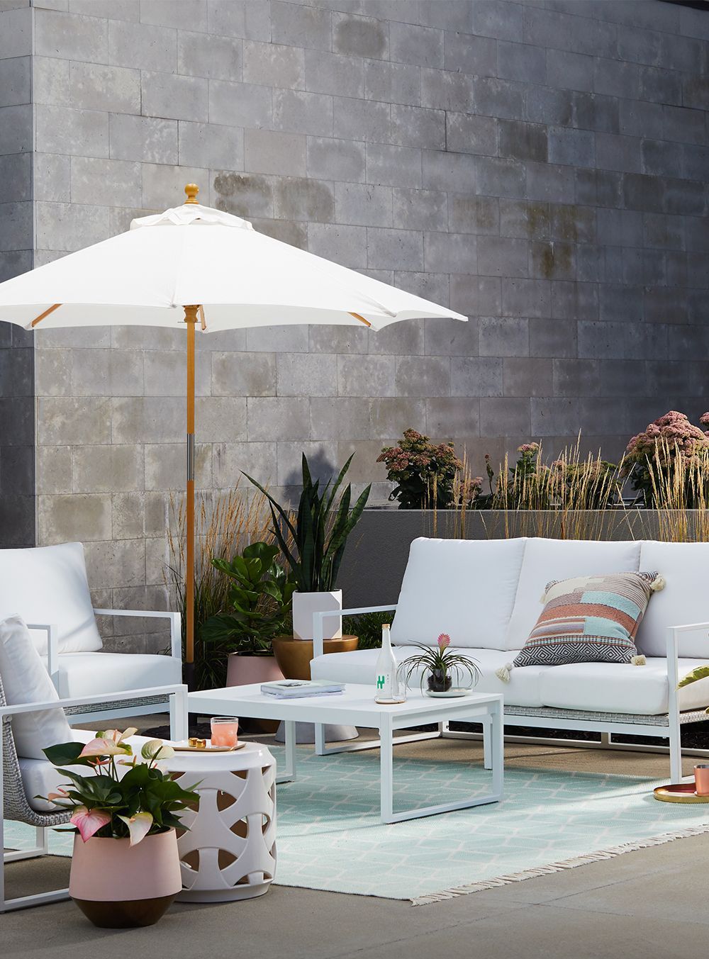 7 Chic Outdoor Finds You Still Have Time to Decorate With