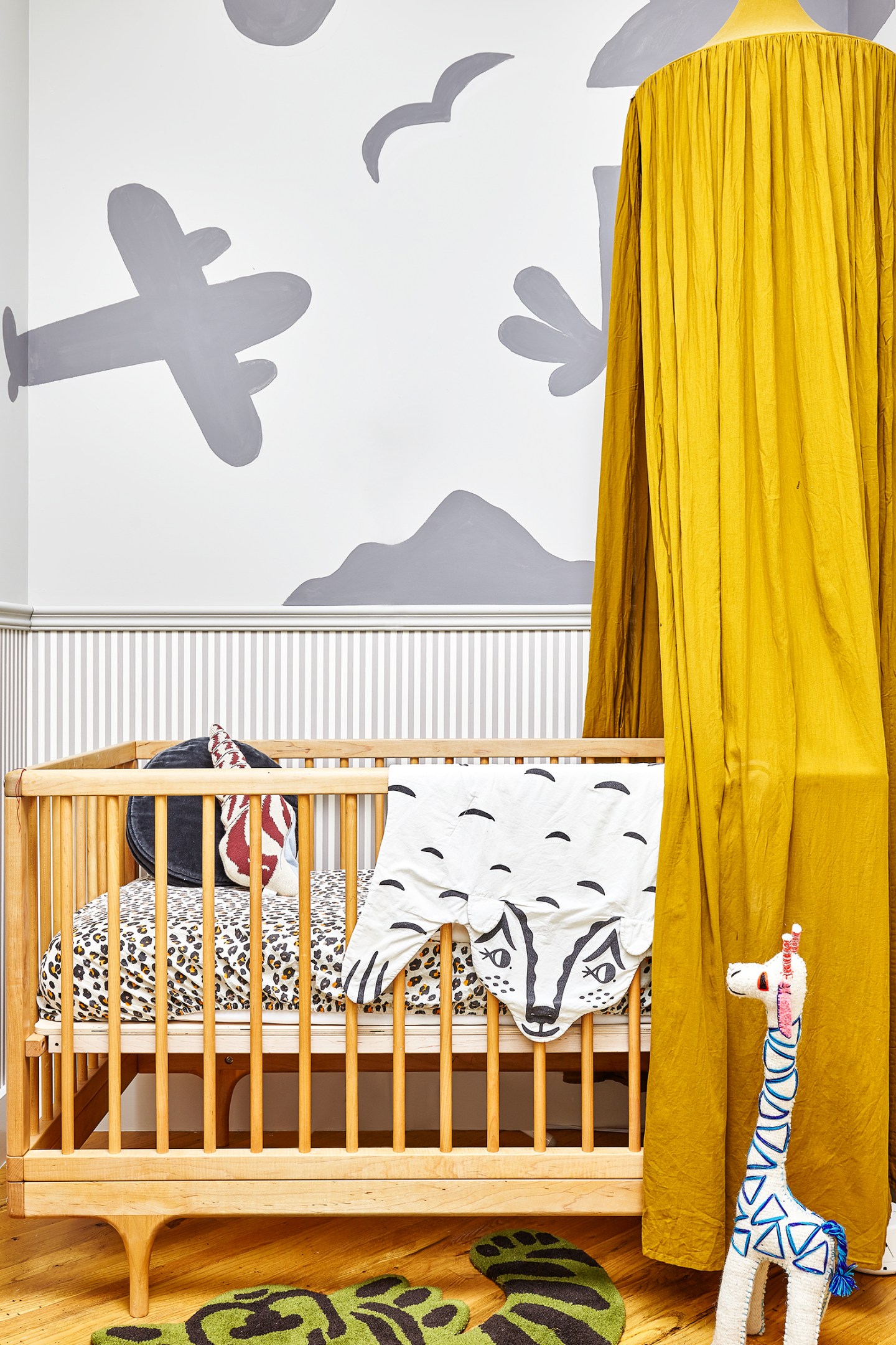 8 Freeform Wall Paint Ideas for the Carefree DIYer