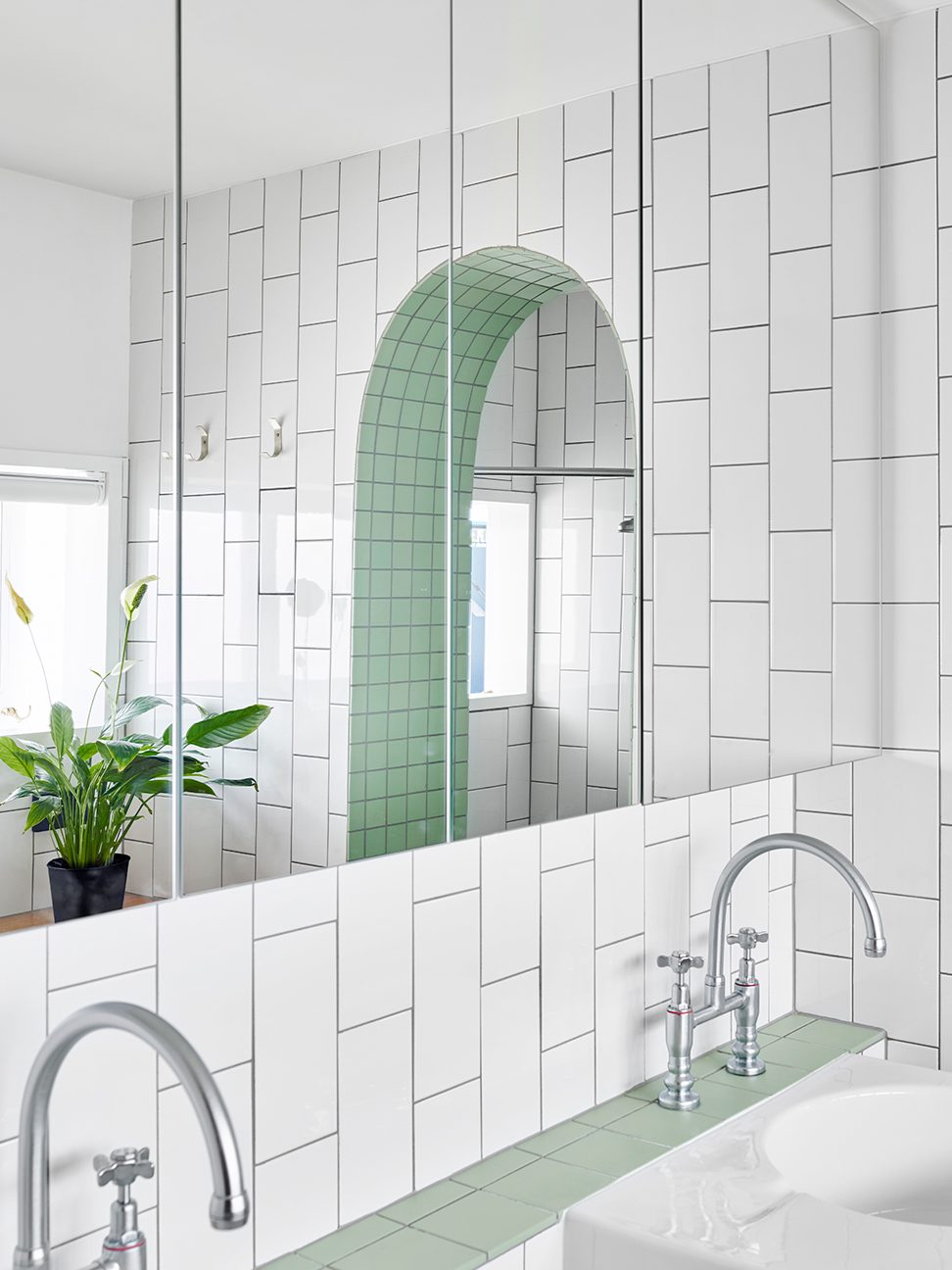 Instead of Glass Shower Doors, Try an Archway in a Small Bathroom