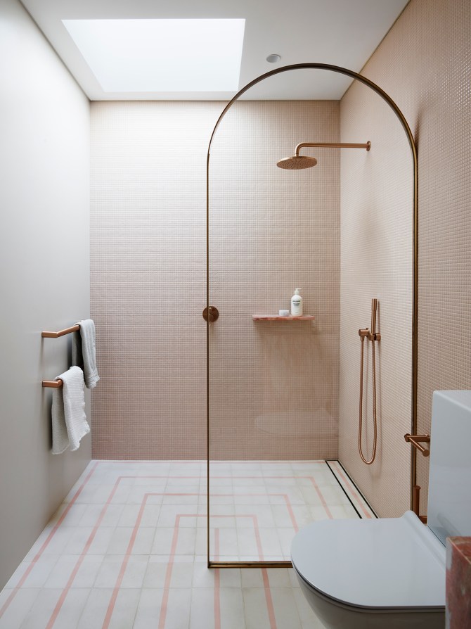 Instead of Glass Shower Doors, Try an Archway in a Small Bathroom