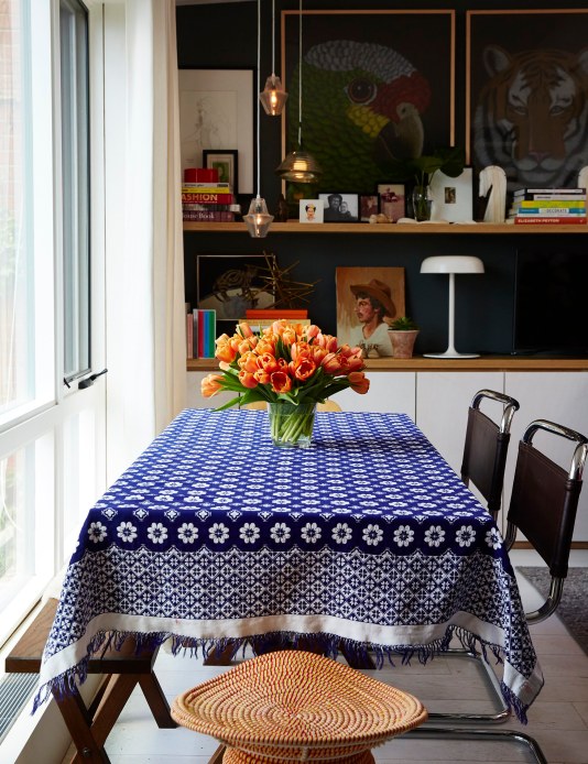 How to Be a Good Guest - Proper Party Etiquette