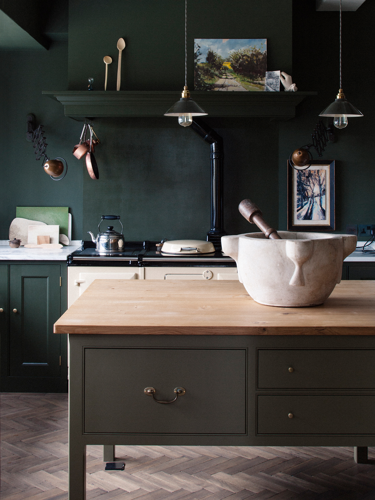 15 Green Kitchen Cabinets That Aren’t All Sage