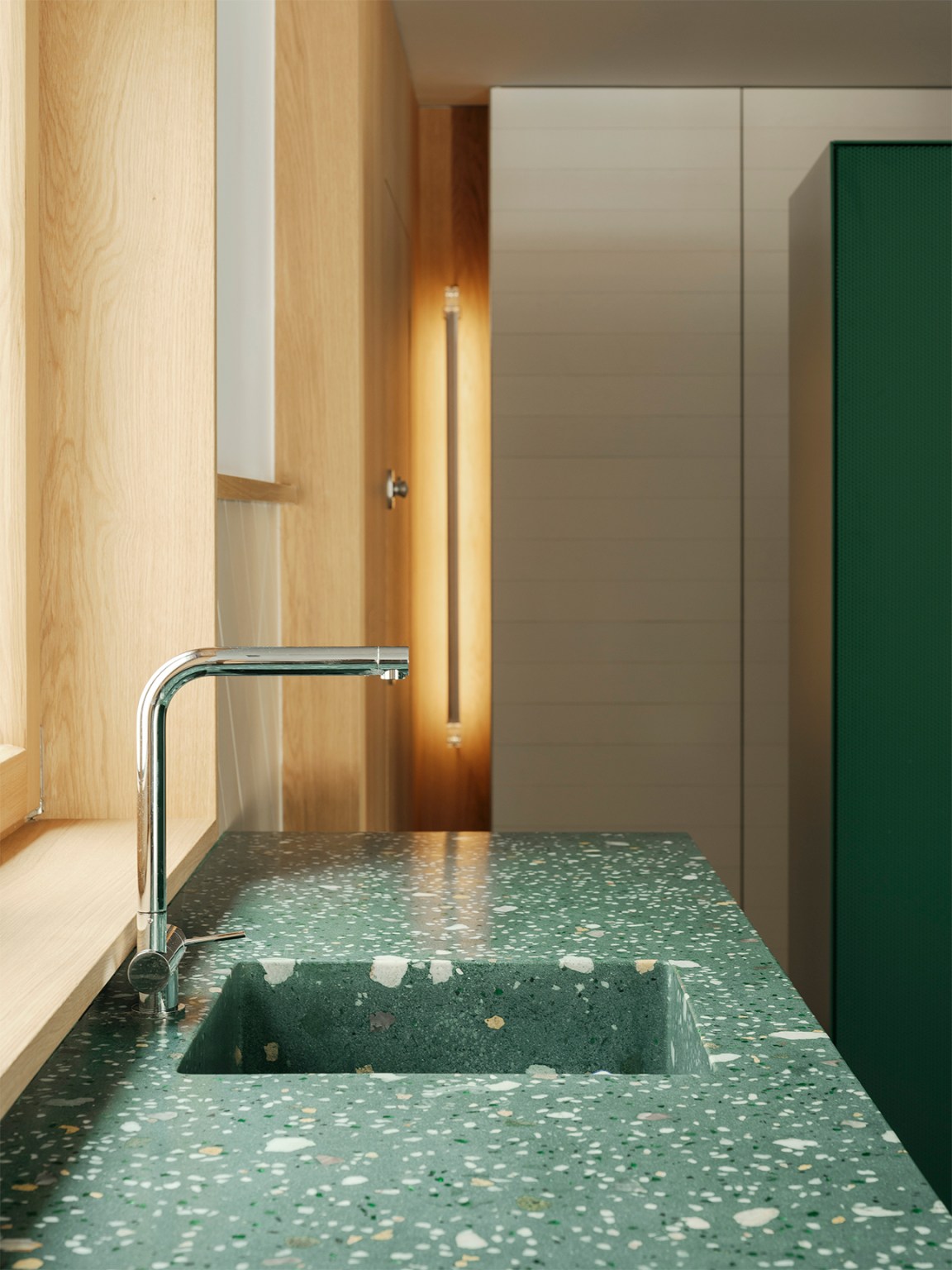 Amber Lewis Will Make You Want an Integrated Sink