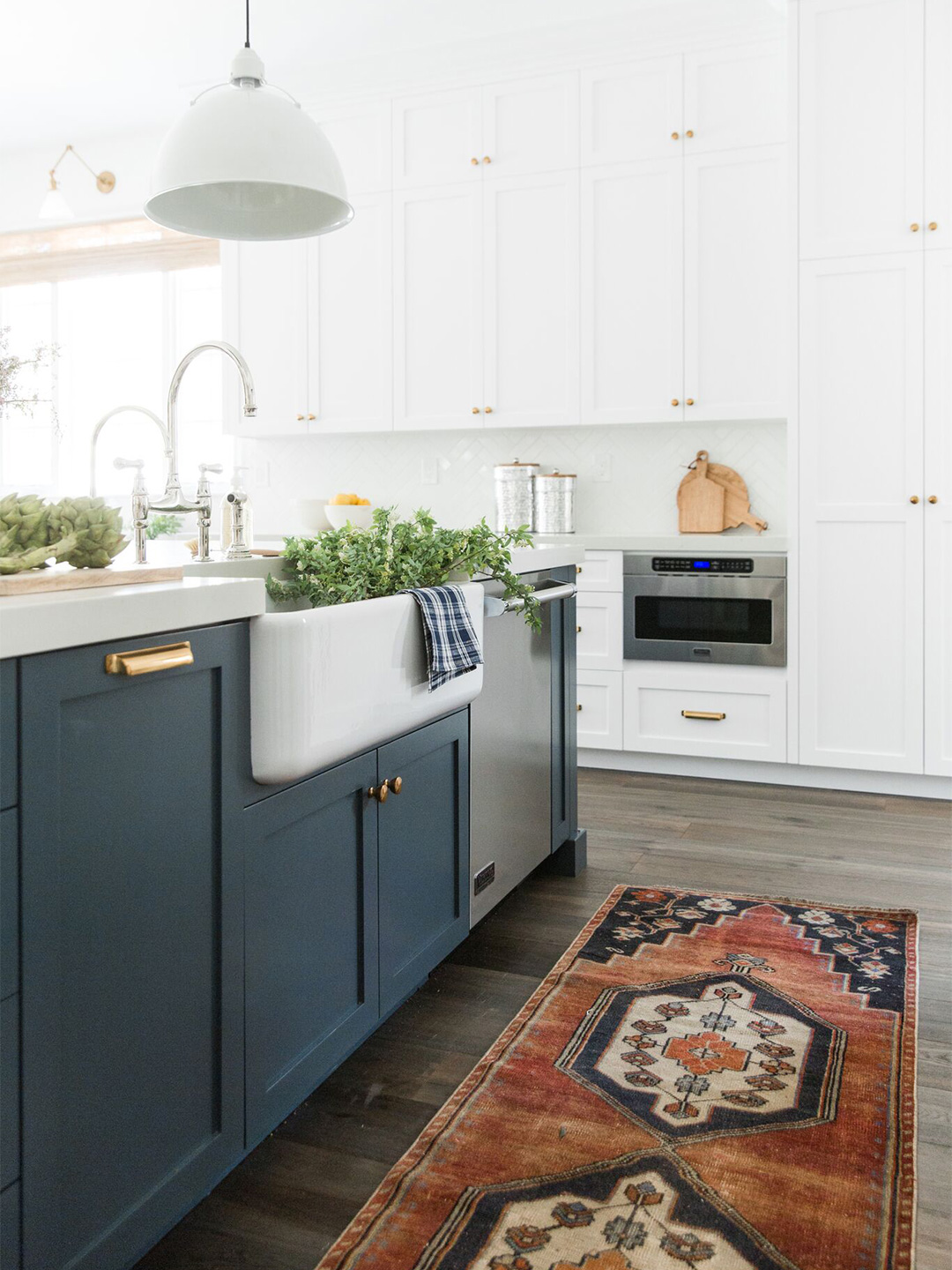 13 Navy Blue Kitchens, And Not a Nautical One In Sight
