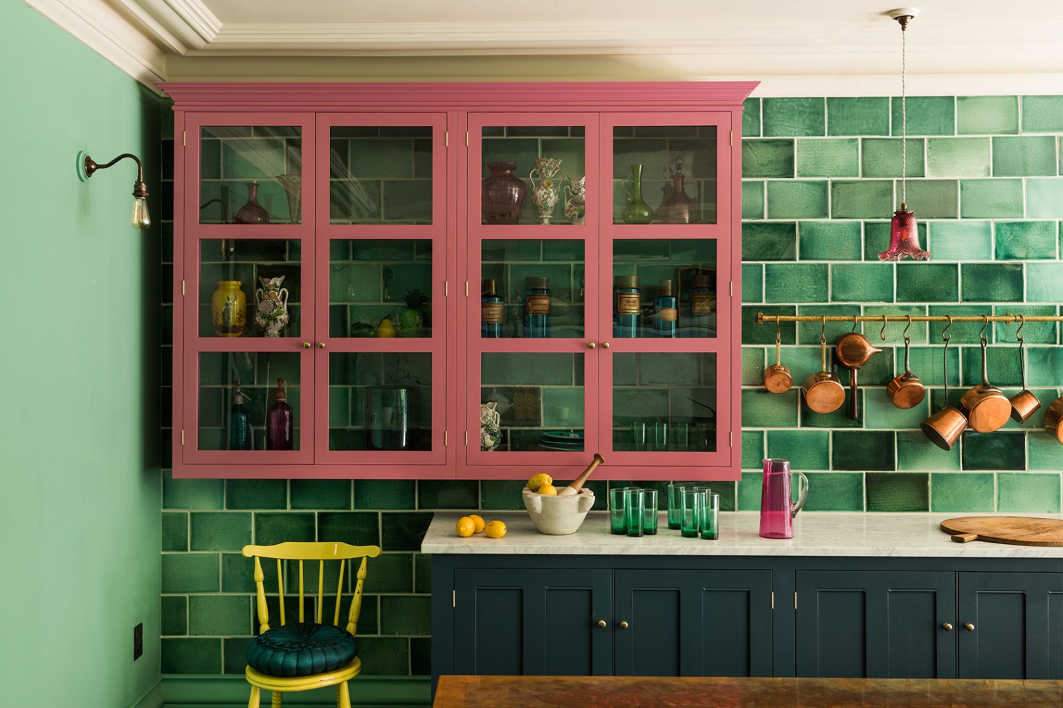 6 Glass Kitchen Cabinets for Every Kind of Style