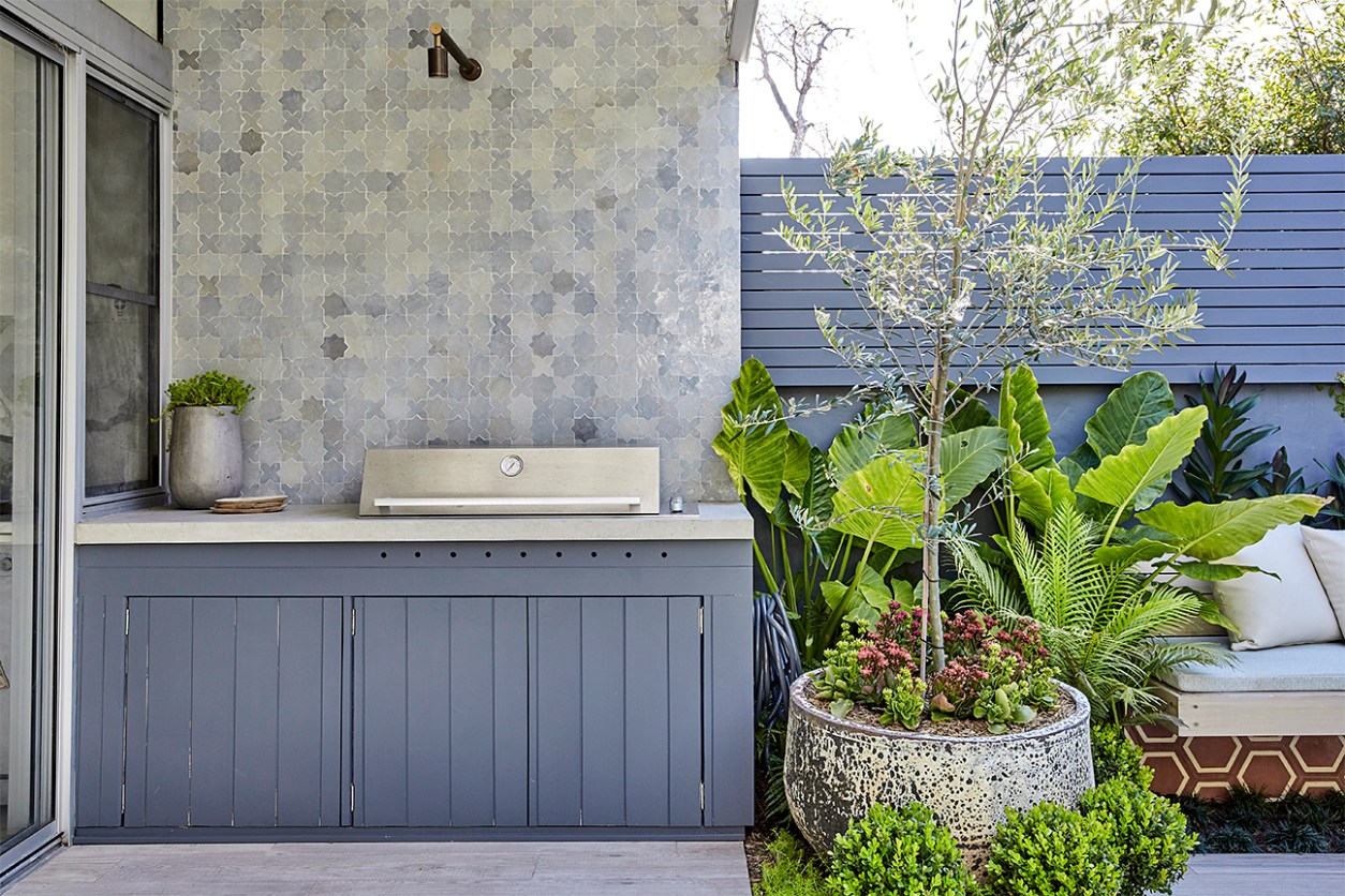 9 Outdoor Kitchen Cabinet Ideas