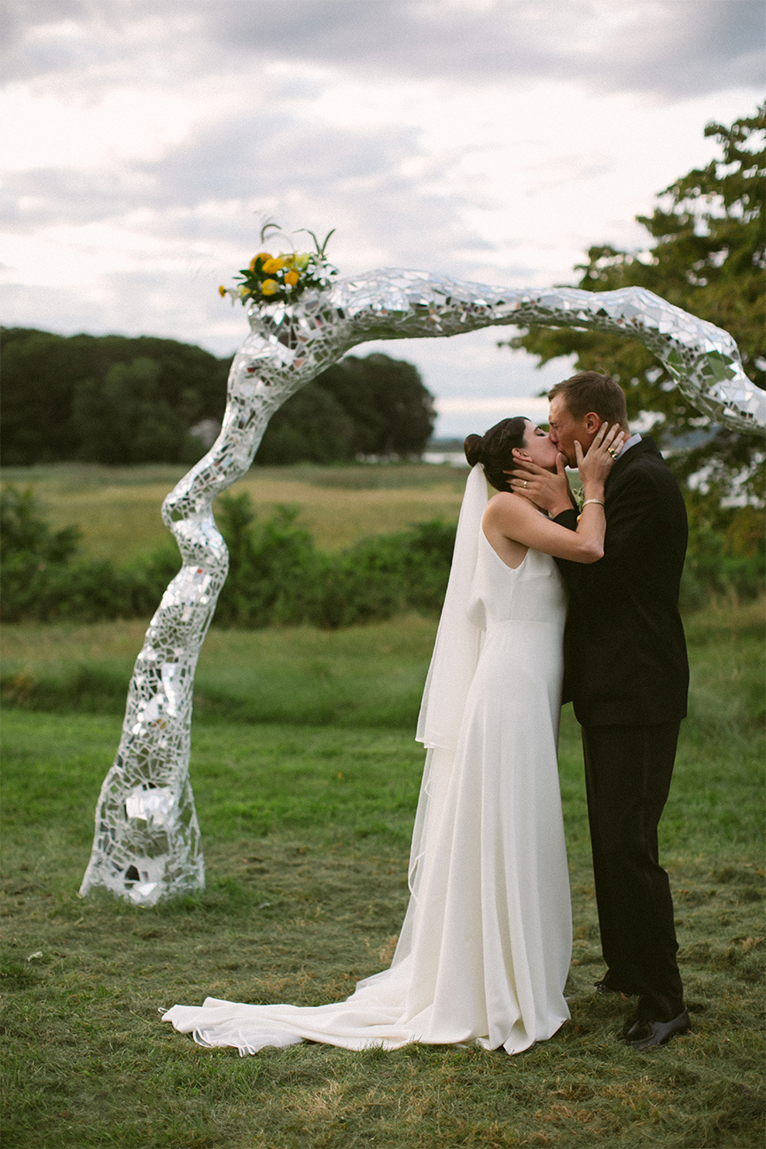This Couple Built the Most Magical Arch for Their Wedding Ceremony in ...