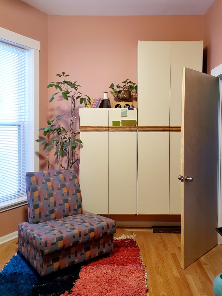For This Renter, the Best Storage Comes in the Form of ‘80s Kitchen ...