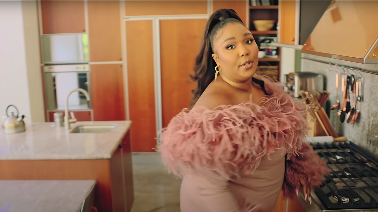 Lizzo’s Kitchen Cabinet Layout Is Serving Major Organization Inspo