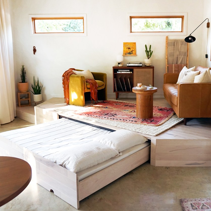 A Clever Trundle Bed in this Austin Home Transforms the Living Room in ...