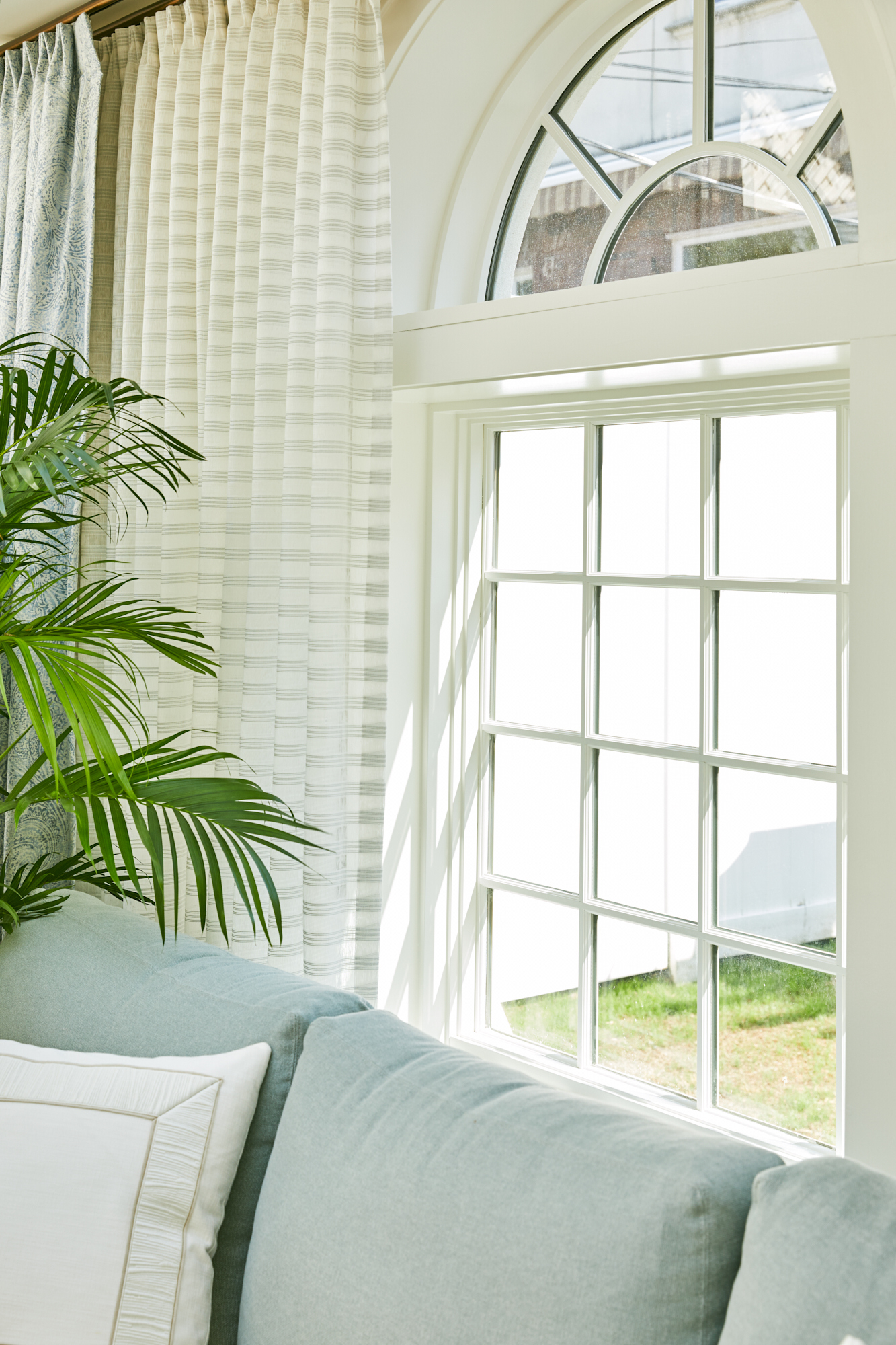 These 3 Window Shapes Let Light Into the Most Challenging Spaces | domino