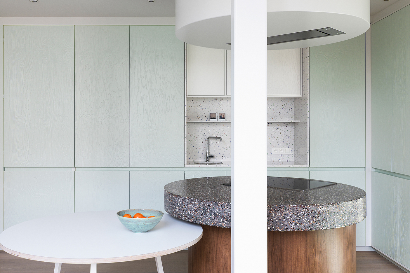 These Kitchen Islands with Storage and Seating Are the Epitome of ...