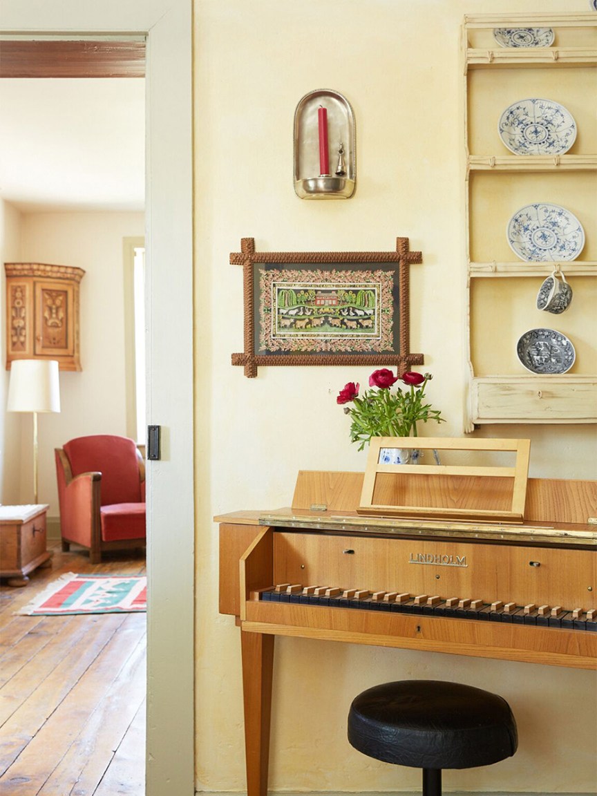 In Spring City Utah, A Pioneer Stone House Gets a Colorful Revamp