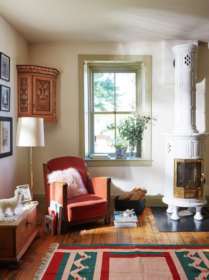 In Spring City Utah, A Pioneer Stone House Gets a Colorful Revamp