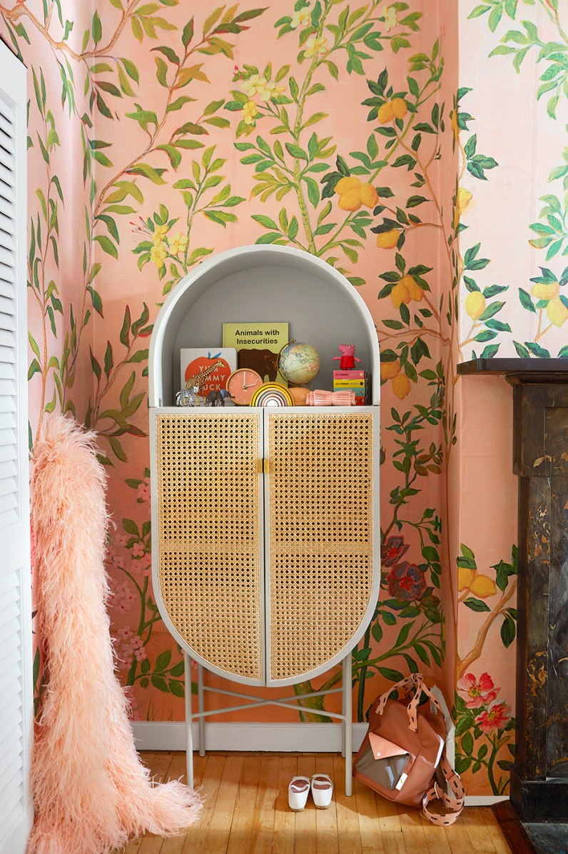 Jordan Ferney Created Her Own Mural in Lieu of Wallpaper