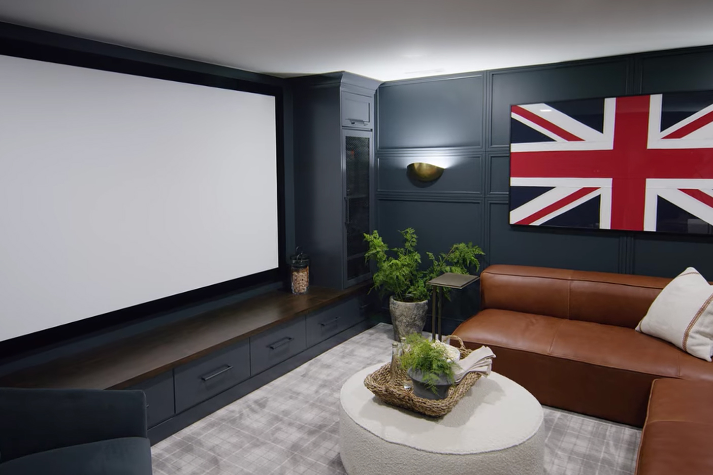 Grab the Popcorn: We Found 7 Chic Movie Theater Rooms
