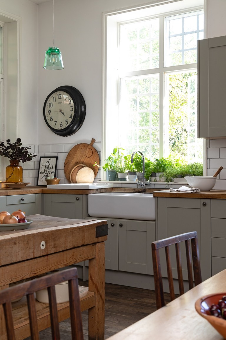 Alex Willcock’s West Sussex, England, House Is British Country Charm At ...