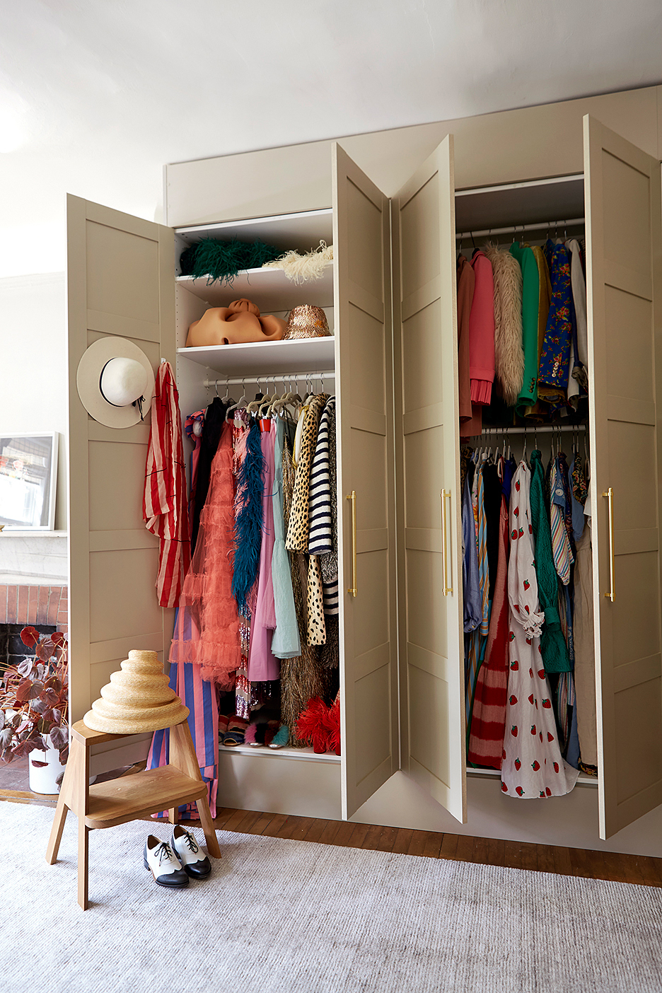 8 Paint Colors That Will Give Your Closet As Much Personality as Your ...