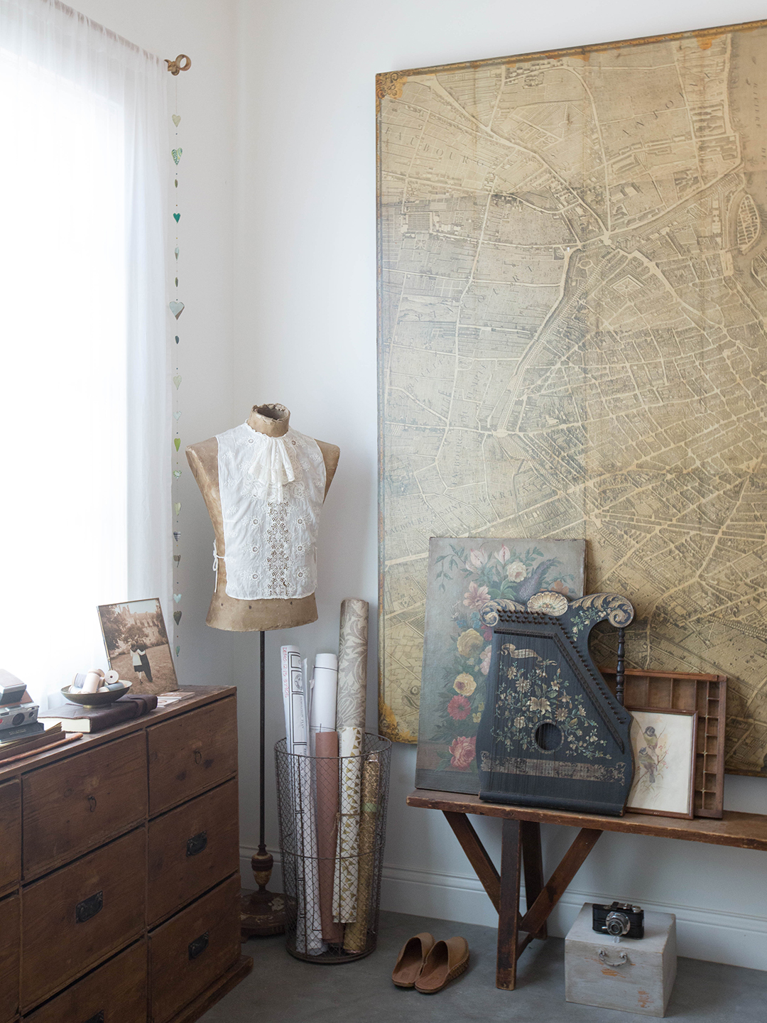 Photographer Elizabeth Messina’s Studio Is a Guest House at Night