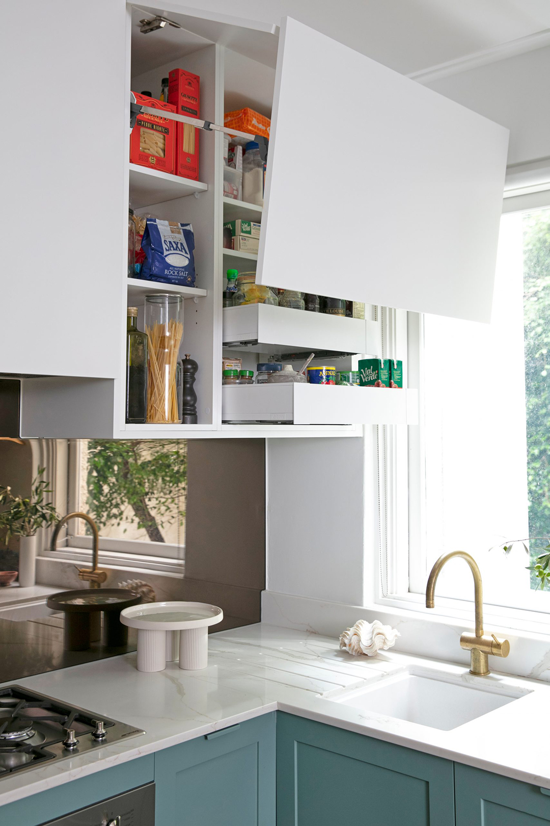 This Door Style Is the Key to Treating Your Uppers as a Pantry