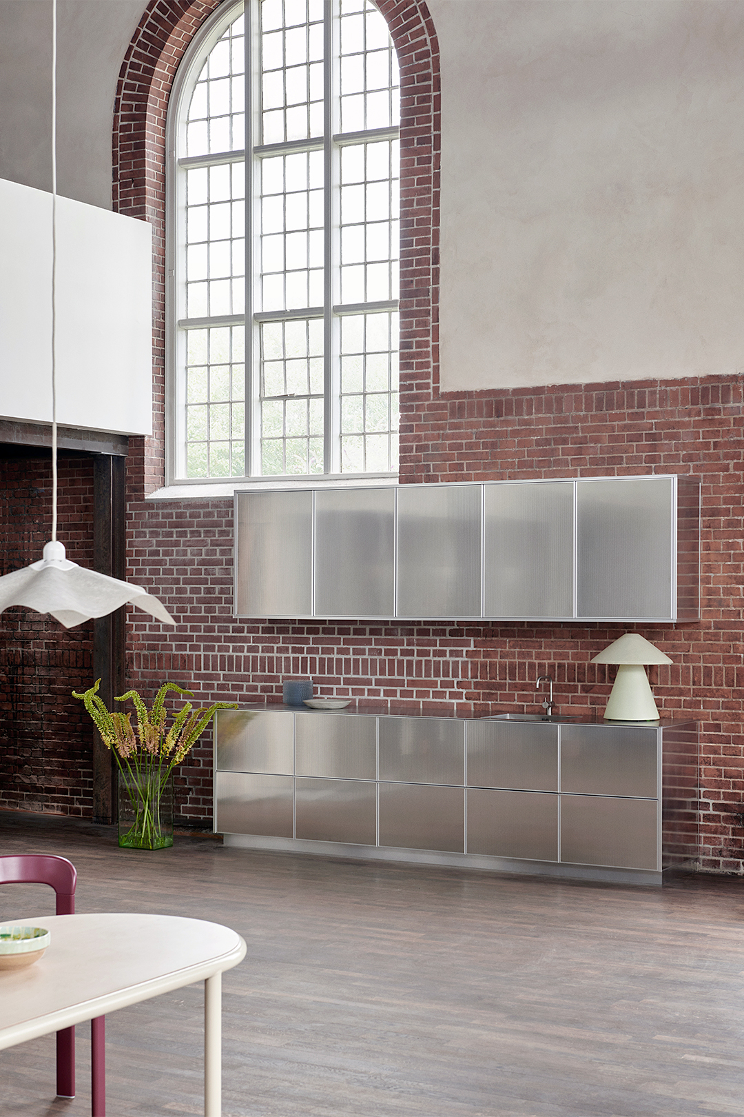 These Cabinets Are the Middle Ground Between Closed Doors and Open Shelves