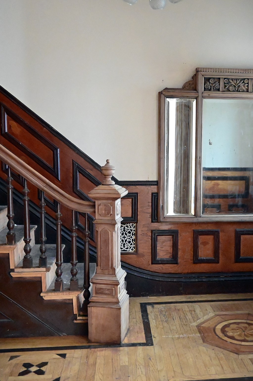 A Platform Tub and Mismatched Floors Didn’t Deter These First-Time ...