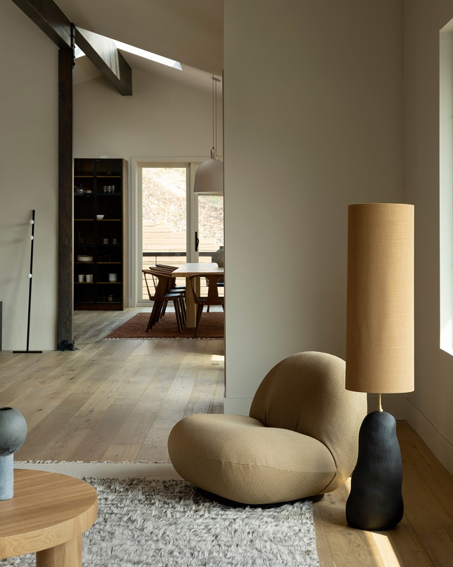 At This Soothing Utah Home, Circular Windows Turn Daylight Into Art ...