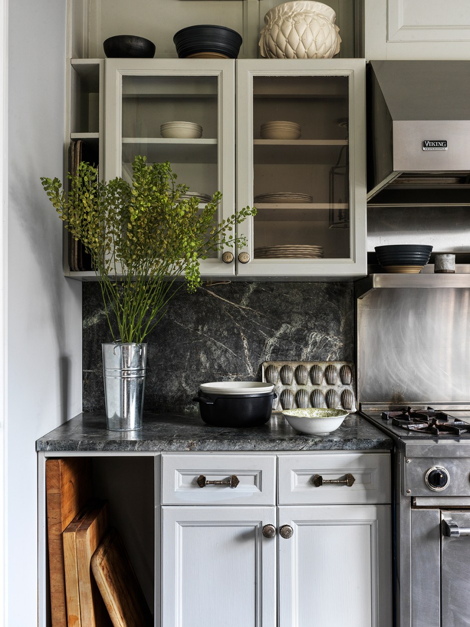 This Designer Saved Big With Secondhand Kitchen Cabinets—And Put the ...