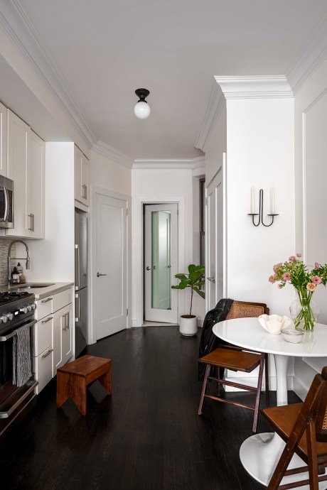 This Designer’s 500 Square Foot NYC Apartment Ditches the Traditional ...