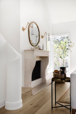 Black Paint and Oak Wood Mellowed Out This Calgary Home’s Mid-’90s Features