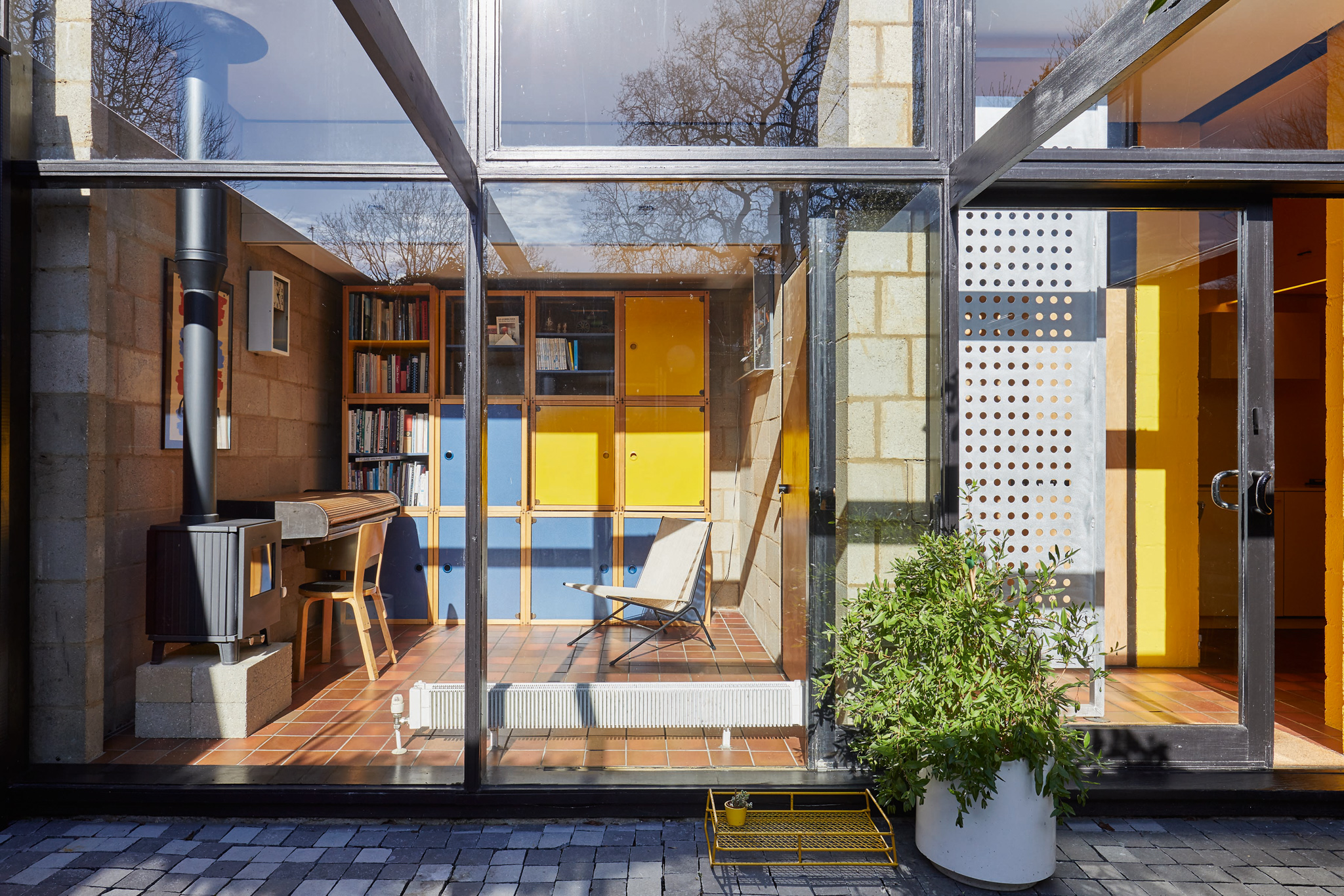 In This South London Home, Color-Blocked Storage Keeps the Family ...