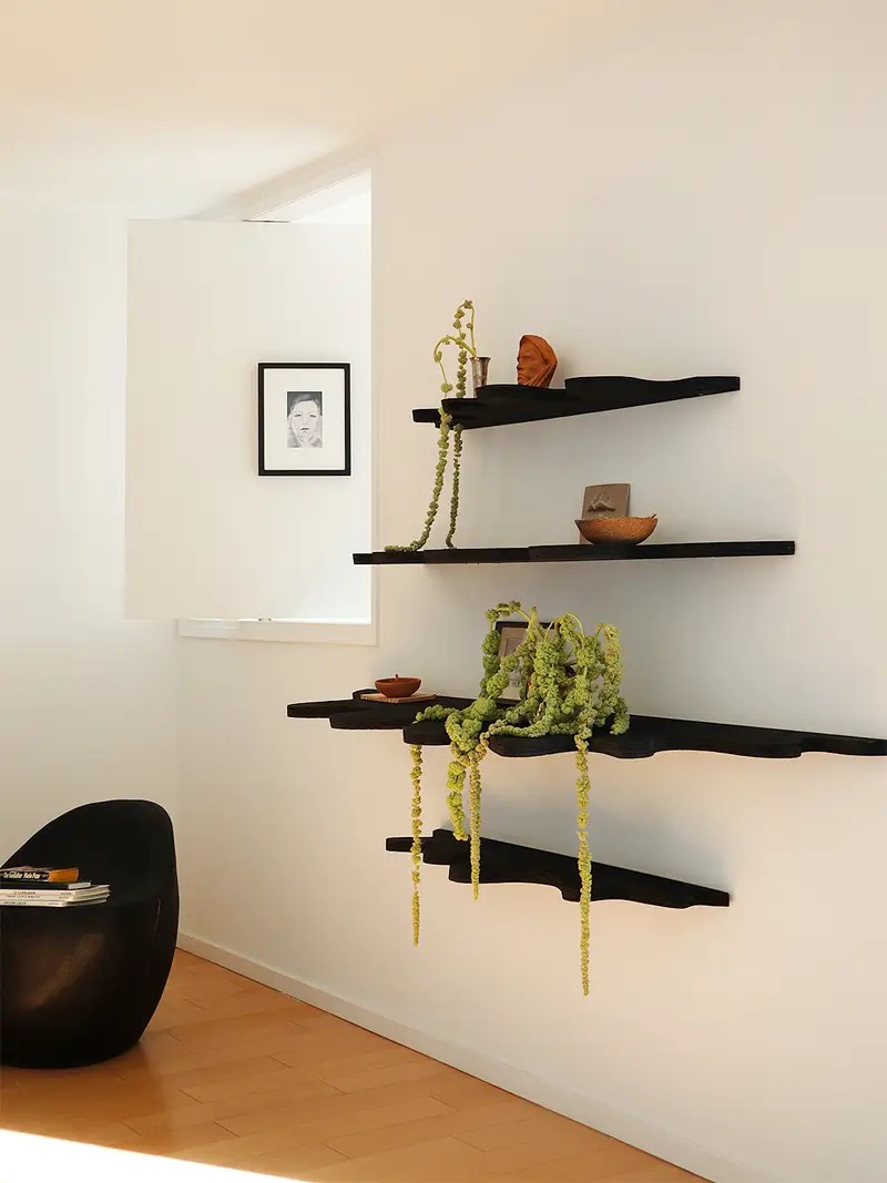 Inside Artist Hannah Polskin’s Breezy L.A. Loft, Where Even the Island ...
